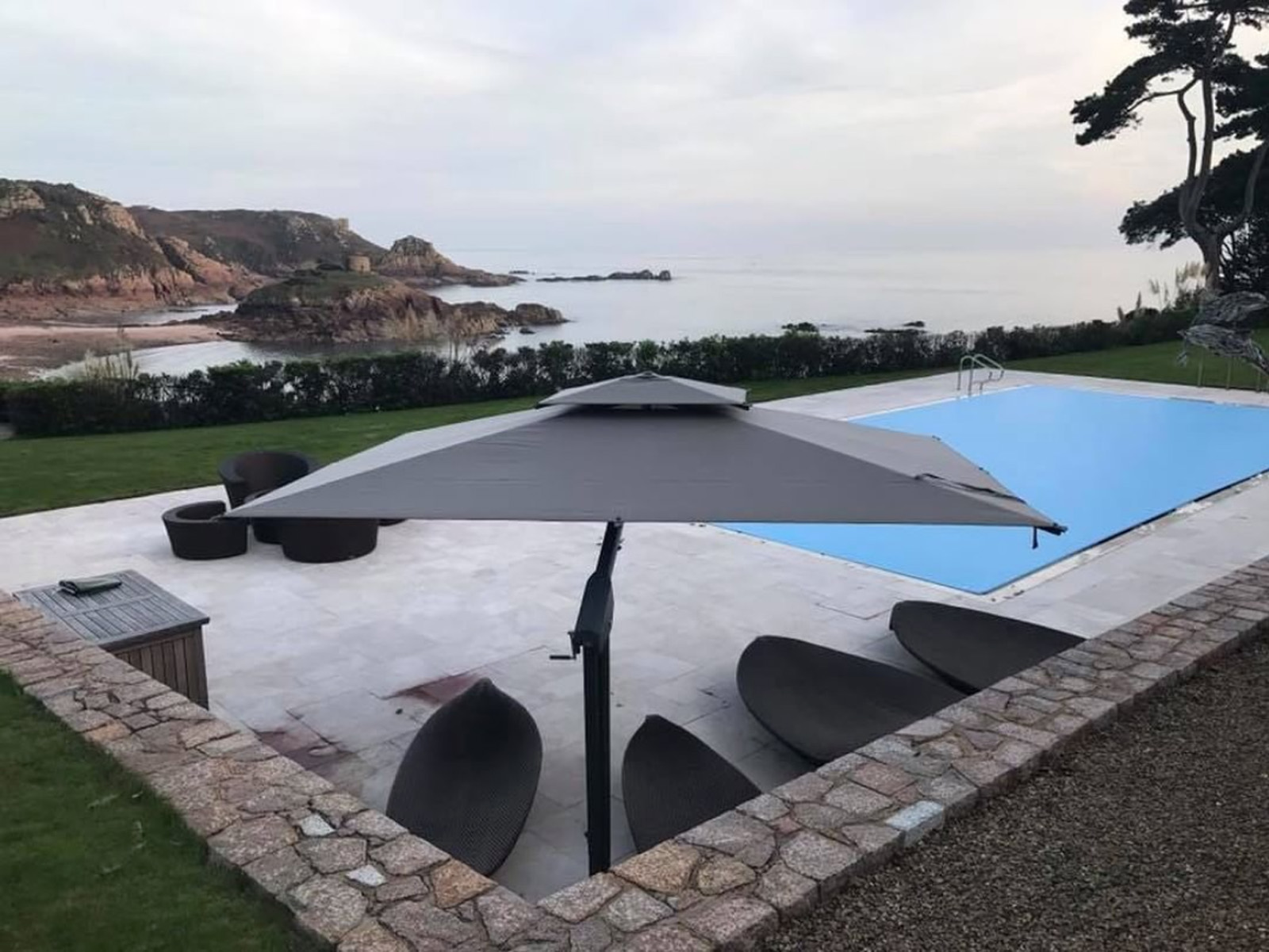 Pool Umbrellas for Hotels, Homes & Resorts - Poggesi® USA