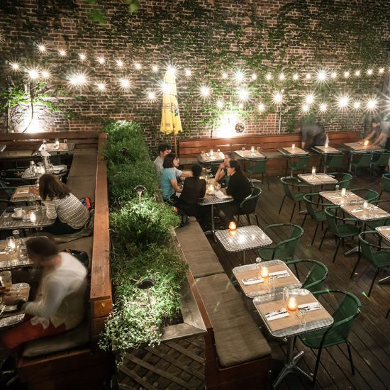10 Commercial & Outdoor Restaurant Patio Designs