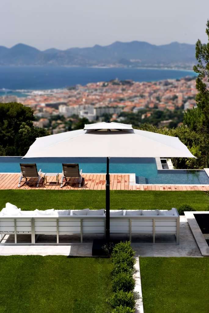 Pool Umbrellas for Hotels, Homes & Resorts - Poggesi® USA