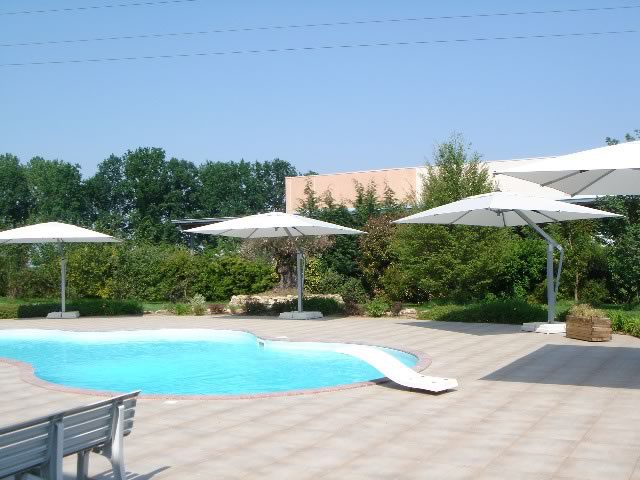 Pool Umbrellas for Hotels, Homes & Resorts - Poggesi® USA