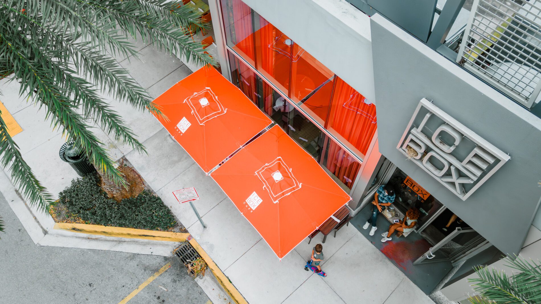 Icebox Cafe with Poggesi's Enzo Umbrella