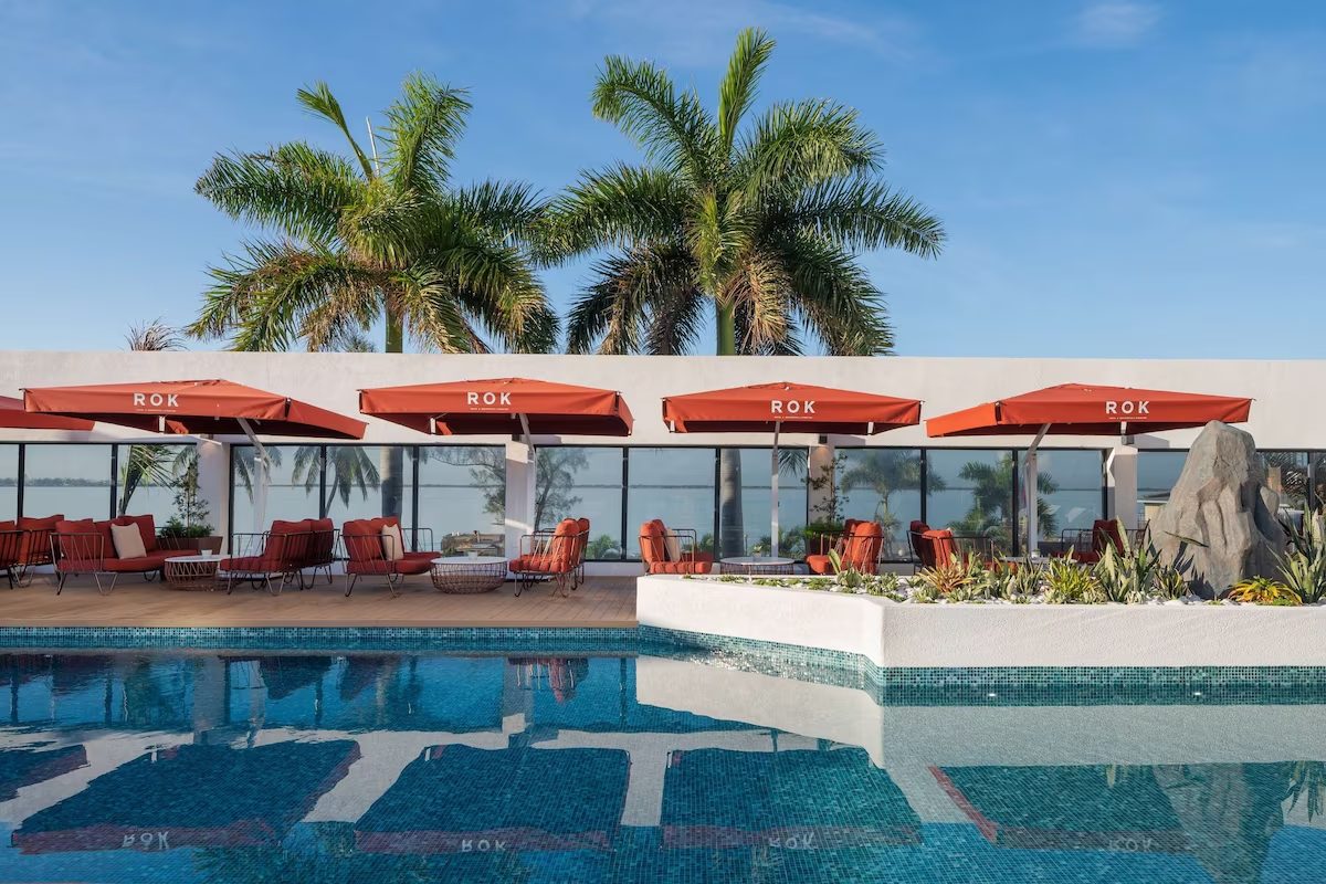Luxury Commercial Umbrellas for Shade & Style - Poggesi® USA