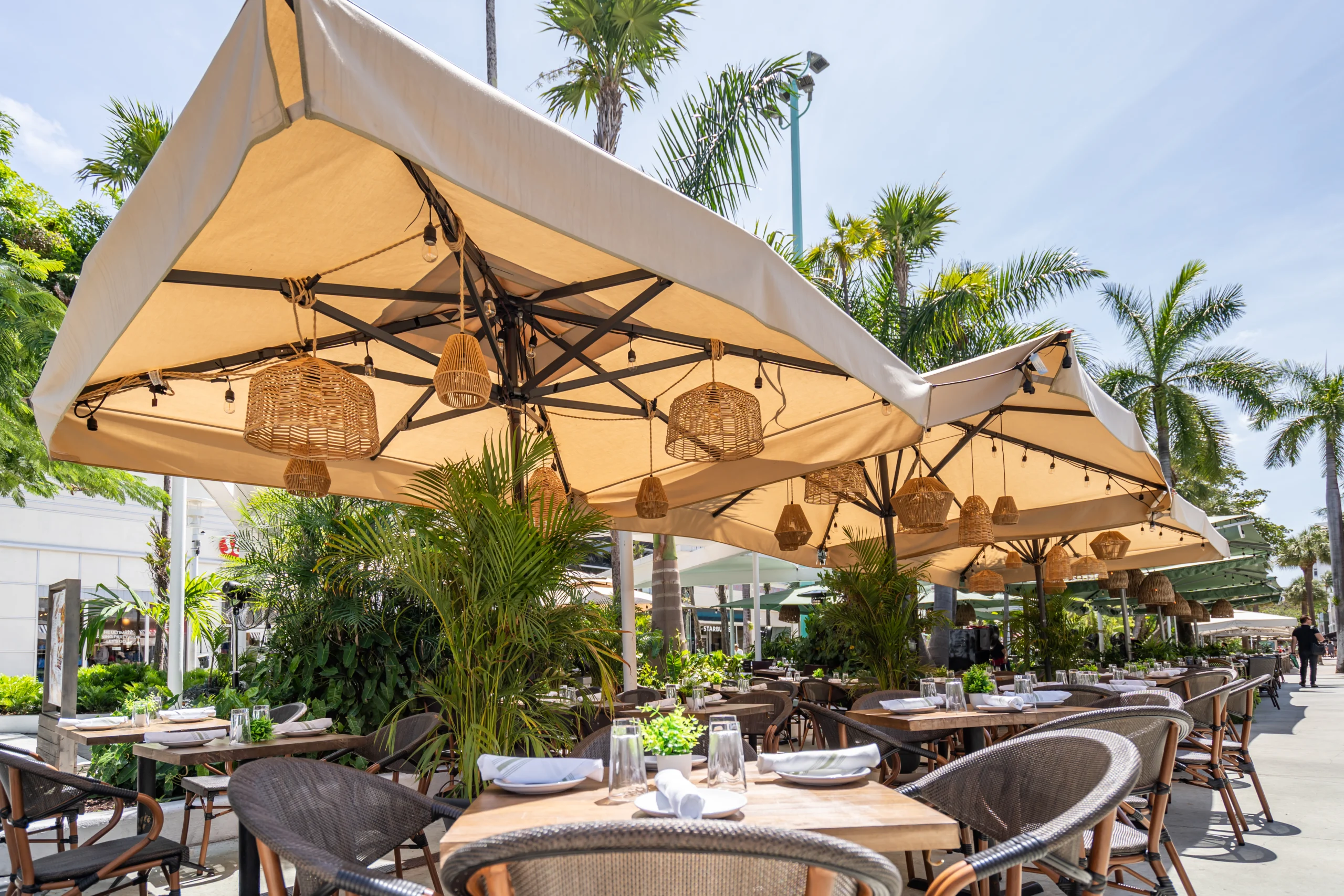 Jok Collection Umbrellas at El Carnival Churrascaria - Poggesi — Poggesi